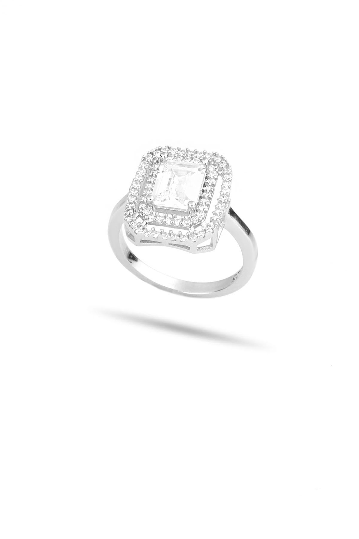 Solitaire Baget Ring